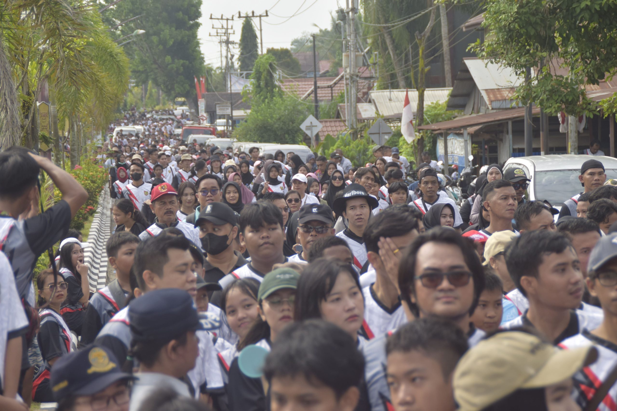 Ribuan Masyarakat Barito Timur Ikuti Jalan Sehat Berkah Bersama ...
